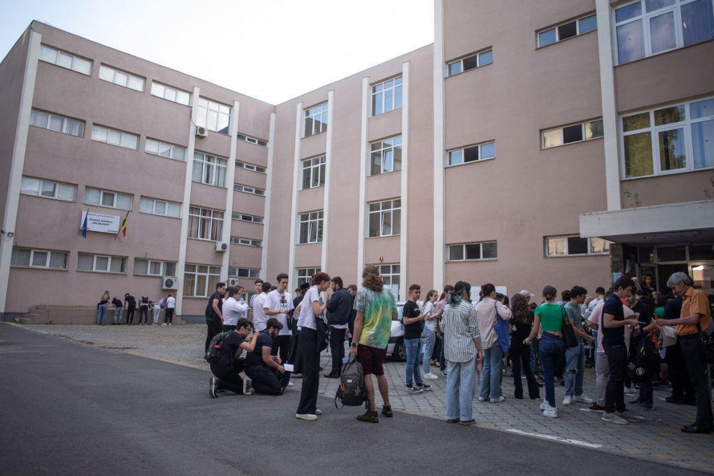 Evaluarea Națională începe la Cluj: peste 5.200 de elevi de clasa a ...
