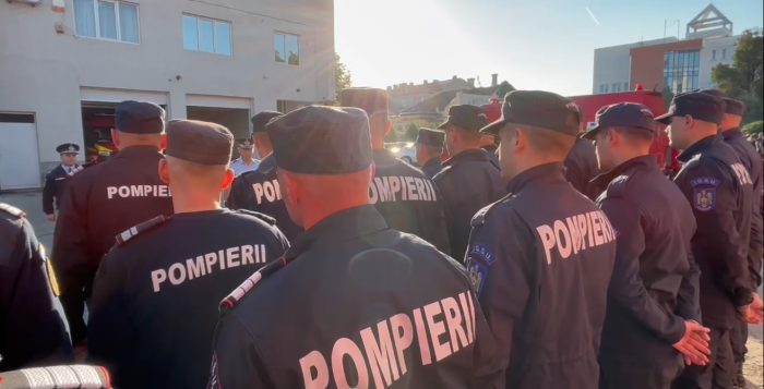 Zeci de pompieri din Cluj au pornit în această dimineață din Cluj spre ...