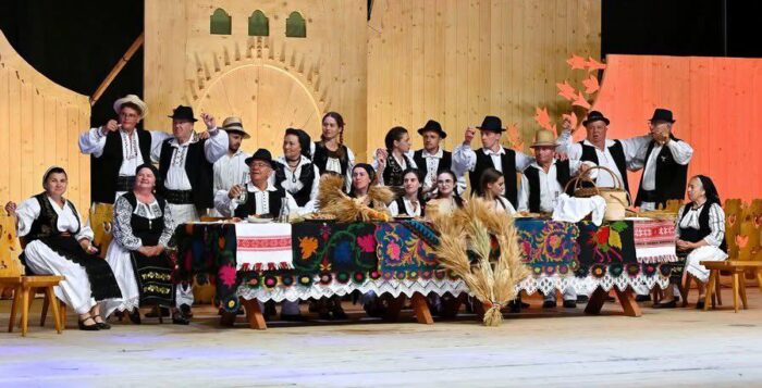 O formație de dansuri populare din Cluj, premiul III la un festival ...